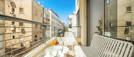 Casa, sacada, vista para o jardim | Sacada