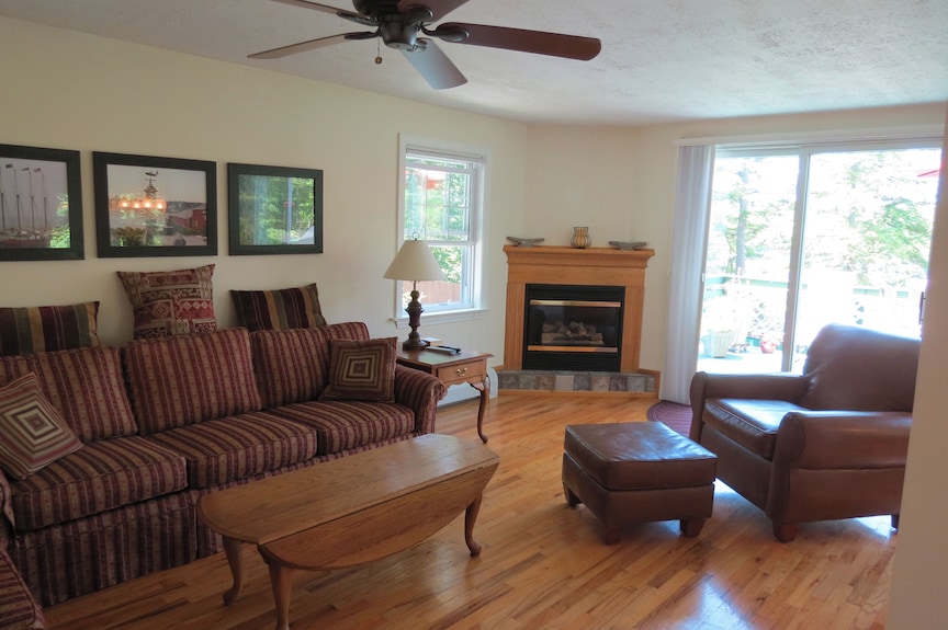 Beautiful Lakeside 4 Bedroom Retreat With Private Dock And Walkout Basement - Waterville, ME