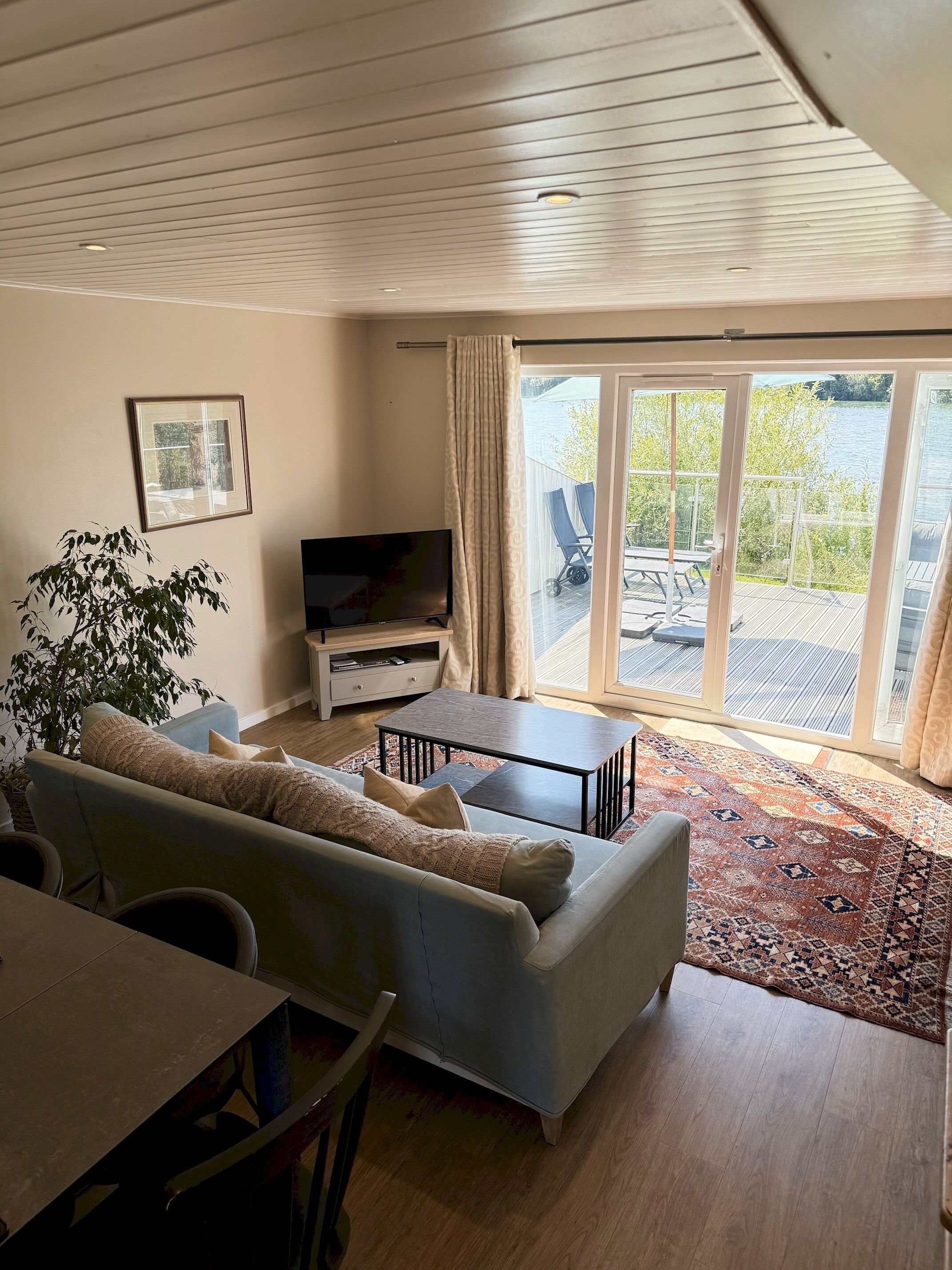 Peaceful Lakefront Escape W/ Sunset Views - Cirencester