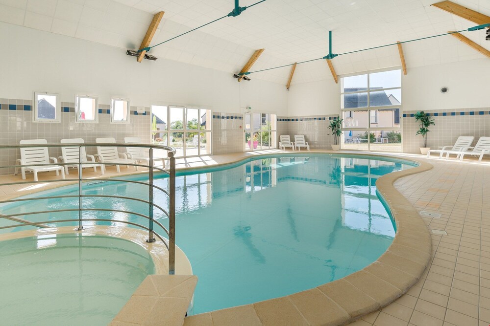 Piscine Couverte, Aire De Jeux Sur Place - Langeais