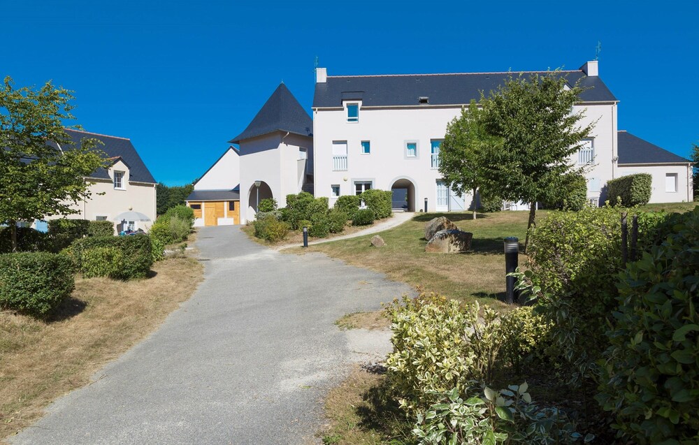 Appart Sur La Côte D'émeraude, Terrain Multisports - Miniac-Morvan