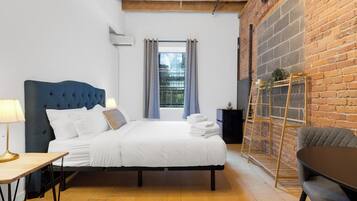Quarto exclusivo, 1 cama Queen e sofá-cama (Shared Bathroom) | Roupas de cama premium
