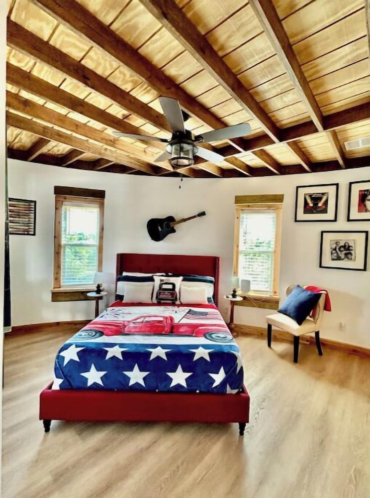 Texas Living, Silo Style - Leander, TX