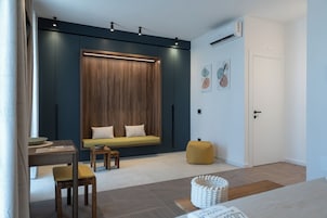 Quarto casal luxo, sacada, vista para o mar | Edredons de pluma, frigobar, individualmente decorados