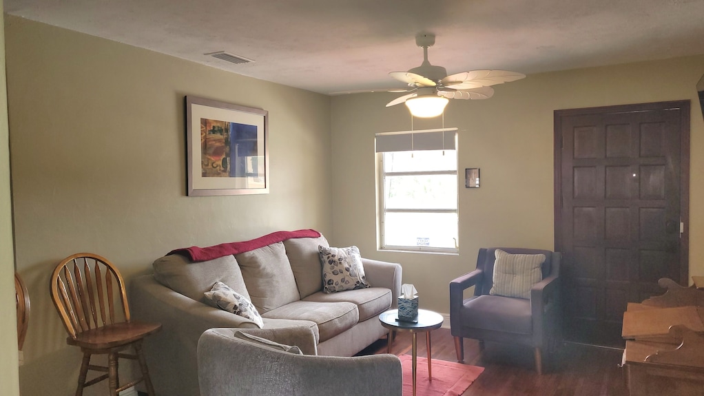 Cozy Home Near I-4, Lakeland Hospital, Cancer Center & Joker Marchant Stadium - Lakeland, FL