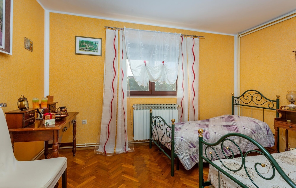 2 Bedroom Nice Apartment In Baska - Vrbnik