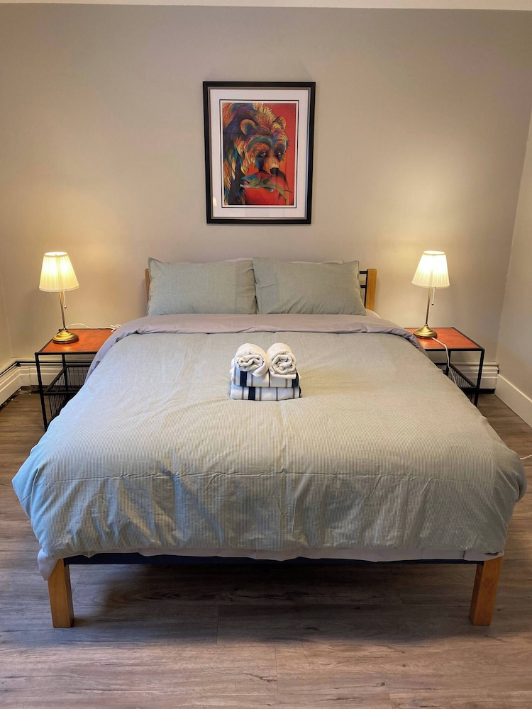 Brand New Modern Flat 2br1ba Whyte And University - Alberta
