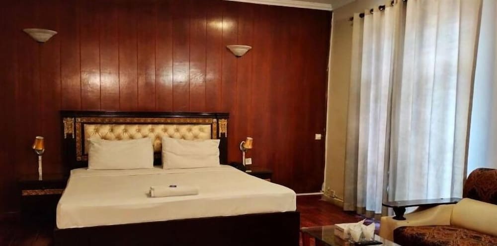 Chancery Hotel - Lahore