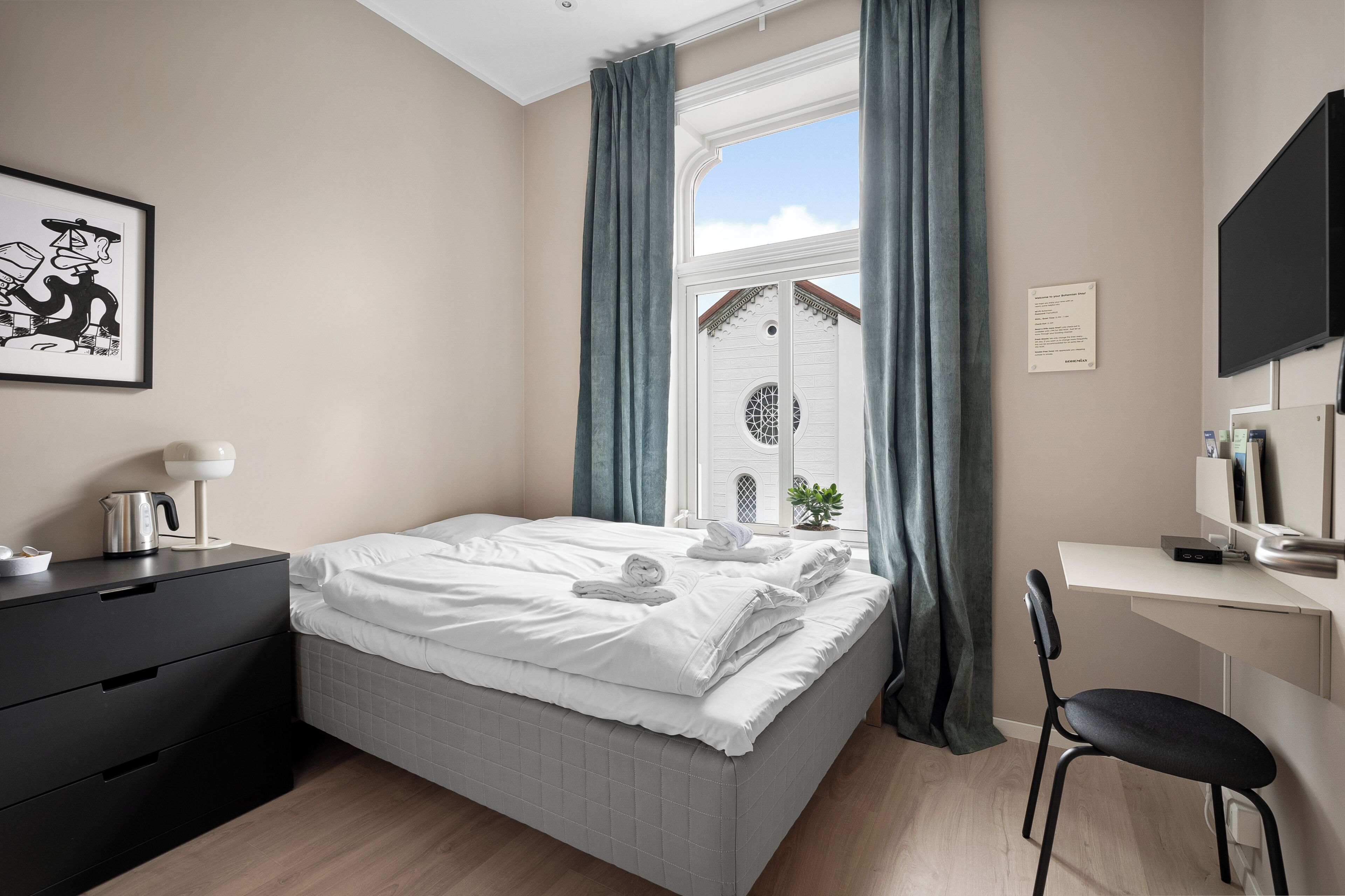 Escrivaninha, espaço de trabalho para notebook, quartos à prova de som