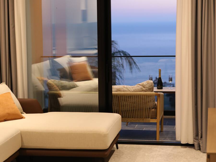 Two-Bedroom Apartment with Balcony and Sea View | Quartos insonorizados, Wi-fi grátis, roupa de cama fornecida