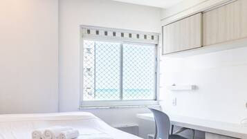 Apartamento | 3 quartos, secretária adequada para computadores portáteis