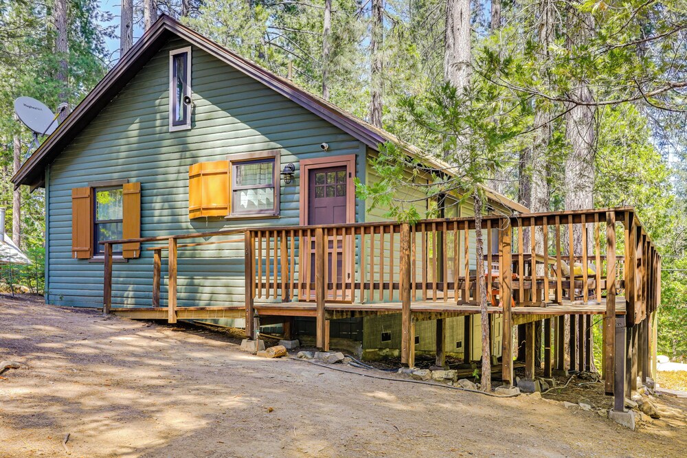 California Mountain Cabin W/ Lake Access & Deck! - Yosemite National Park, CA
