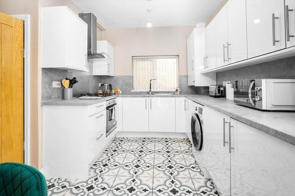 Cosy 3-bed House In Birmingham With Free Parking - Warwickshire