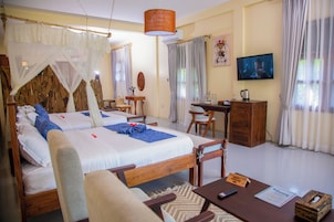 Quarto casal ou duplo superluxo, 2 camas Queen, para não fumantes, banheiro privativo | Escrivaninha, espaço de trabalho para notebook, Wi-Fi de cortesia