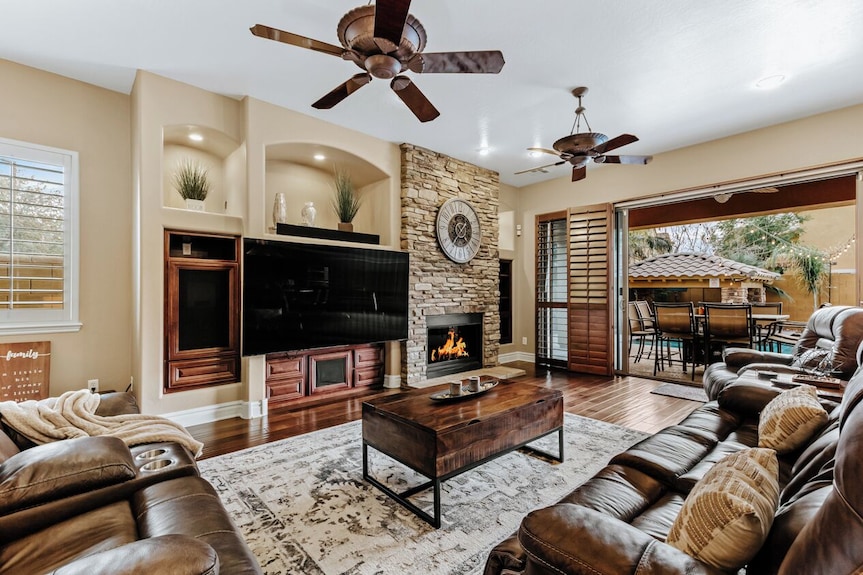 Luxury Retreat With Heated Pool & Hidden Game Room By Redawning - Gilbert, AZ