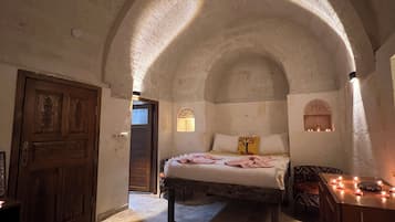 Quarto Quádruplo Clássico, vista para o jardim | 2 quartos, cortinas/cortinados opacos, quartos insonorizados