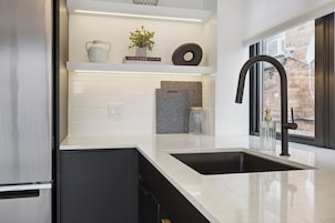 Apartamento Premium em Condomínio Fechado | Cozinha privada | Um frigorífico/congelador grande, um micro-ondas, um forno 