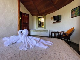 Bangalô standard, vista para o mar | Cofres nos quartos, cortinas blackout, Wi-Fi de cortesia