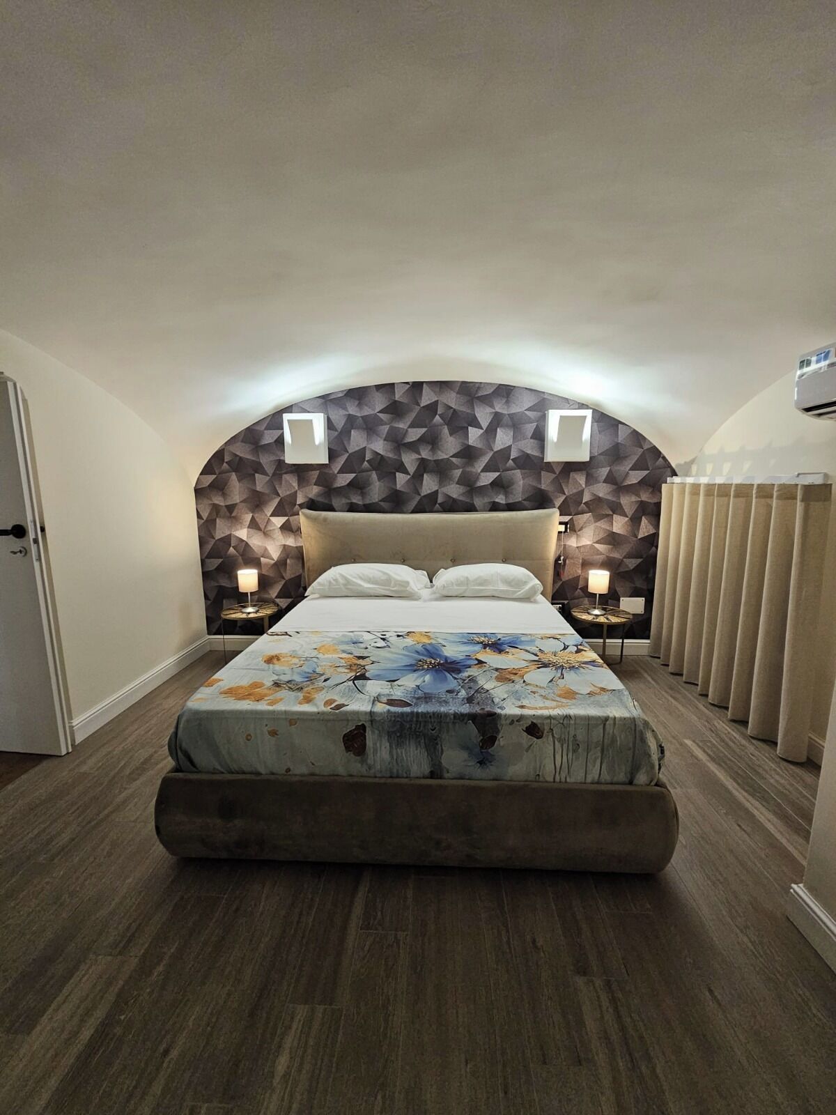 Naples The Charme, In The Heart Of The Historic Center Of Naples 2 Steps From The Metro - Pozzuoli