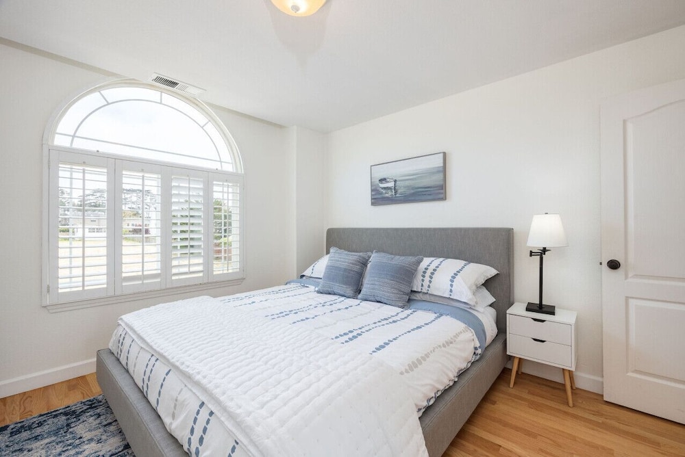 2 Blocks To Ocean, Steps To Beach, Ocean View, Hot Tub, Coastal Trail, Bbq - Half Moon Bay, CA