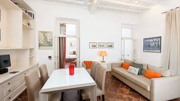 Apartamento Deluxe | Sala | Televisor LED de 40 polegadas com canais digitais