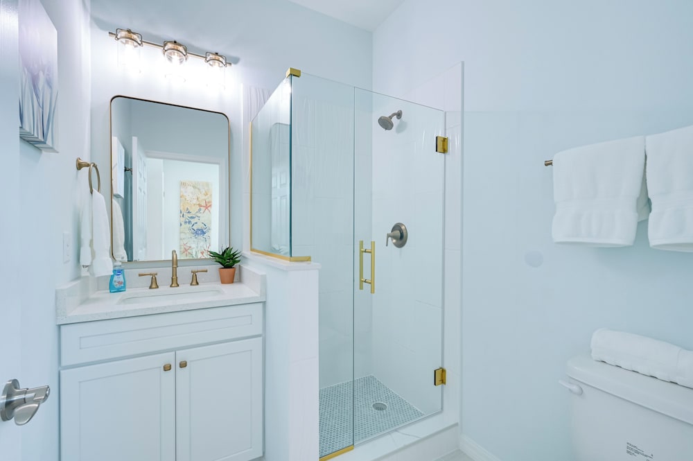 Chic Hudson Townhome: Walk To The Beach! - Hudson, FL