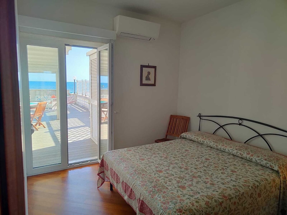 The Terrace By The Sea - Anzio