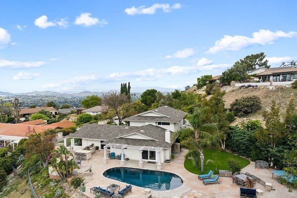 Bouquet Cottage 4 Bedroom Home By Redawning - Moorpark, CA