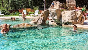 Piscina exterior sazonal