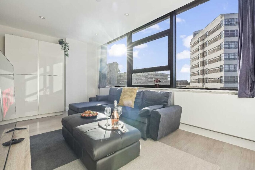 Retail Park Apartment Sleeps Seven Turbo Wifi - Hounslow