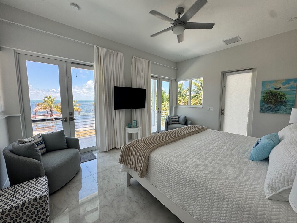 BRAND NEW Bayfront Home - Pool/Sandy Beach - private and elegant ...