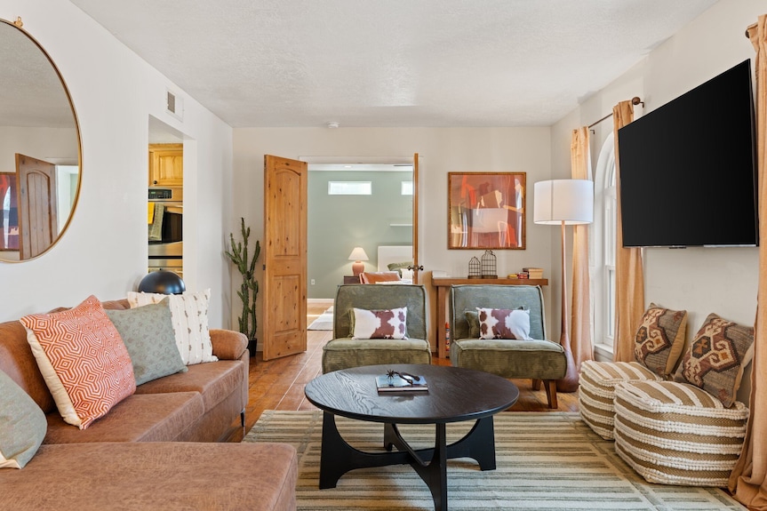 Luxury Amenity Paradise! Sleeps 18 - Pool, Hot Tub, Game Room, Golf, Fire Pit! - Albuquerque, NM