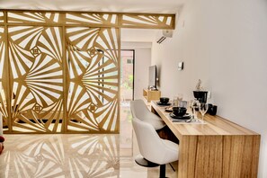 Estúdio superior | Cofres nos quartos, individualmente decorados, Wi-Fi de cortesia