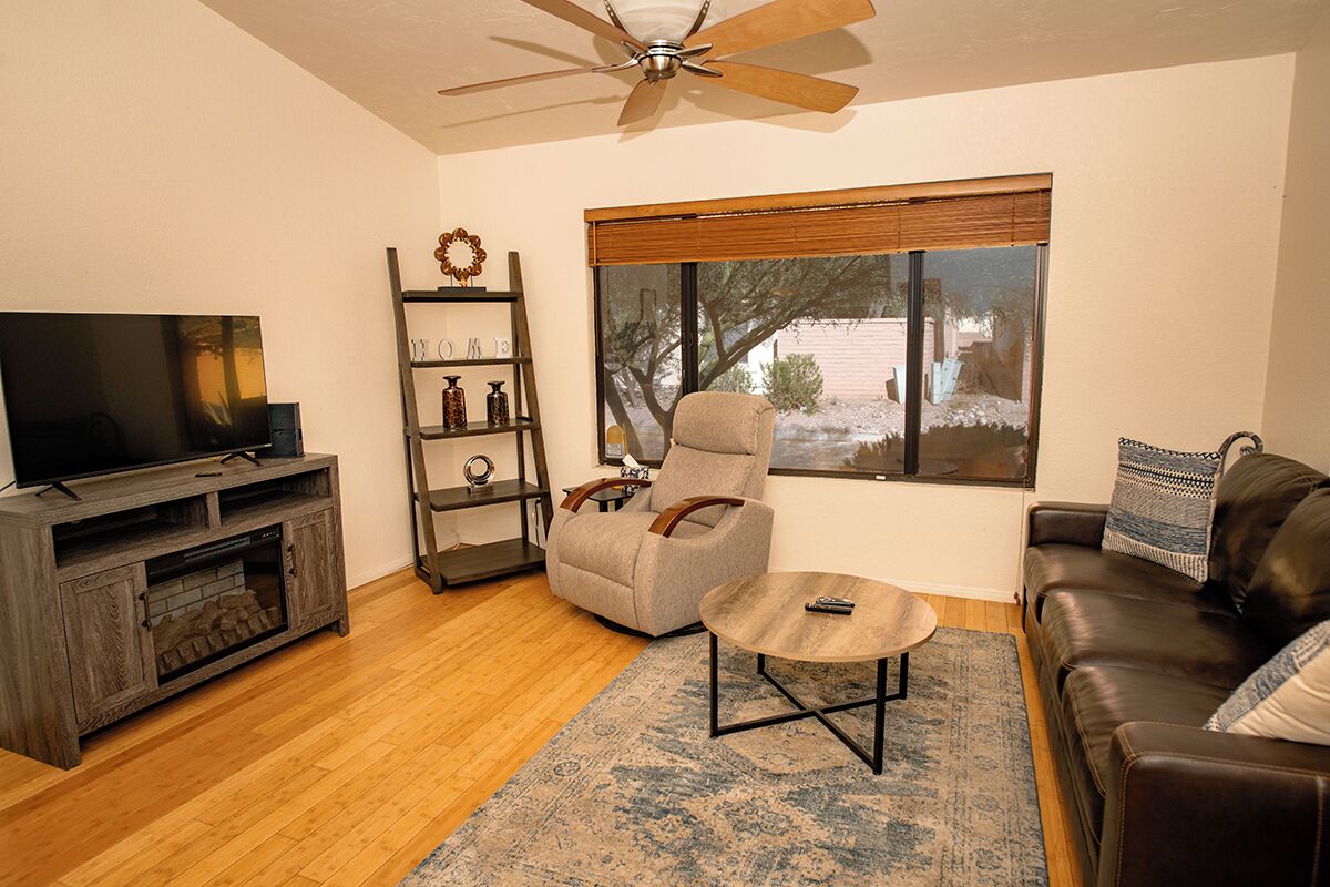 Gated Oasis:  2bed, 2bath, Pool & Spa, Very Fast Wifi ,Garage. 2 Mins From I-10. - Casino Del Sol