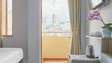 Quarto (Triple) | Escrivaninha, espaço de trabalho para notebook, Wi-Fi de cortesia