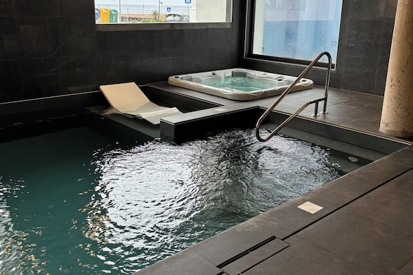 Piscina interior, piscina exterior