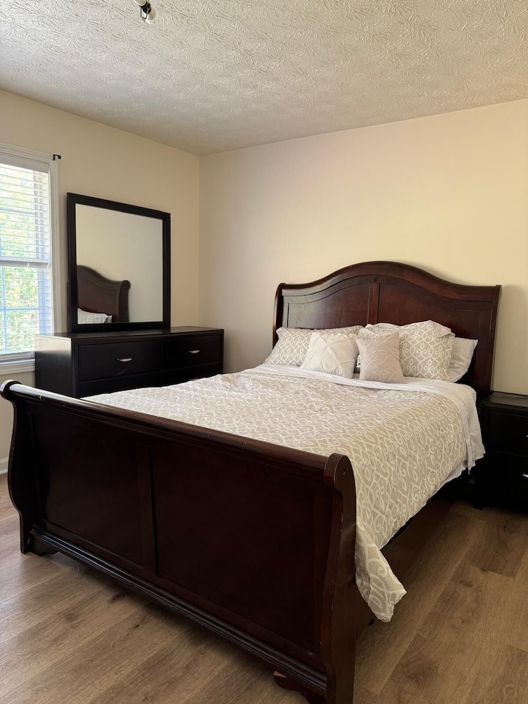 Charming 2-bedroom House With Ac And Wifi In Fantastic Douglasville - Douglasville, GA