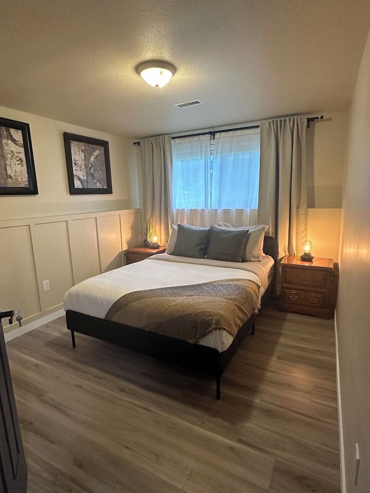 Downtown Family-Friendly Basement Guest Suite, near Goldens best ...