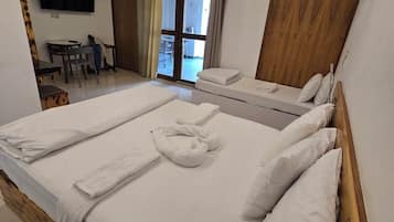 Quarto Duplo ou Twin Familiar, vista para o jardim | Secretária, quartos insonorizados, Wi-fi grátis