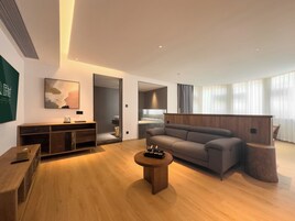 Quarto Twin Panorâmico, 1 cama king-size, casa de banho privativa, vista para a colina | Roupa de alta qualidade, edredões de penas 