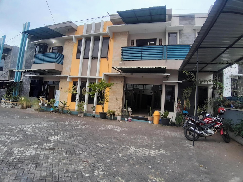 Oyo 94148 Forzando Hotel - Malang
