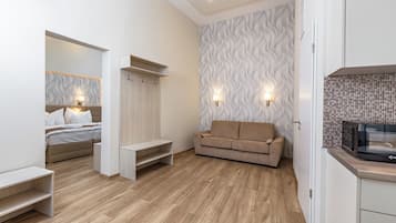 Apartamento superior, 1 quarto | 1 quarto, roupas de cama antialérgicas, cofres nos quartos, escrivaninha