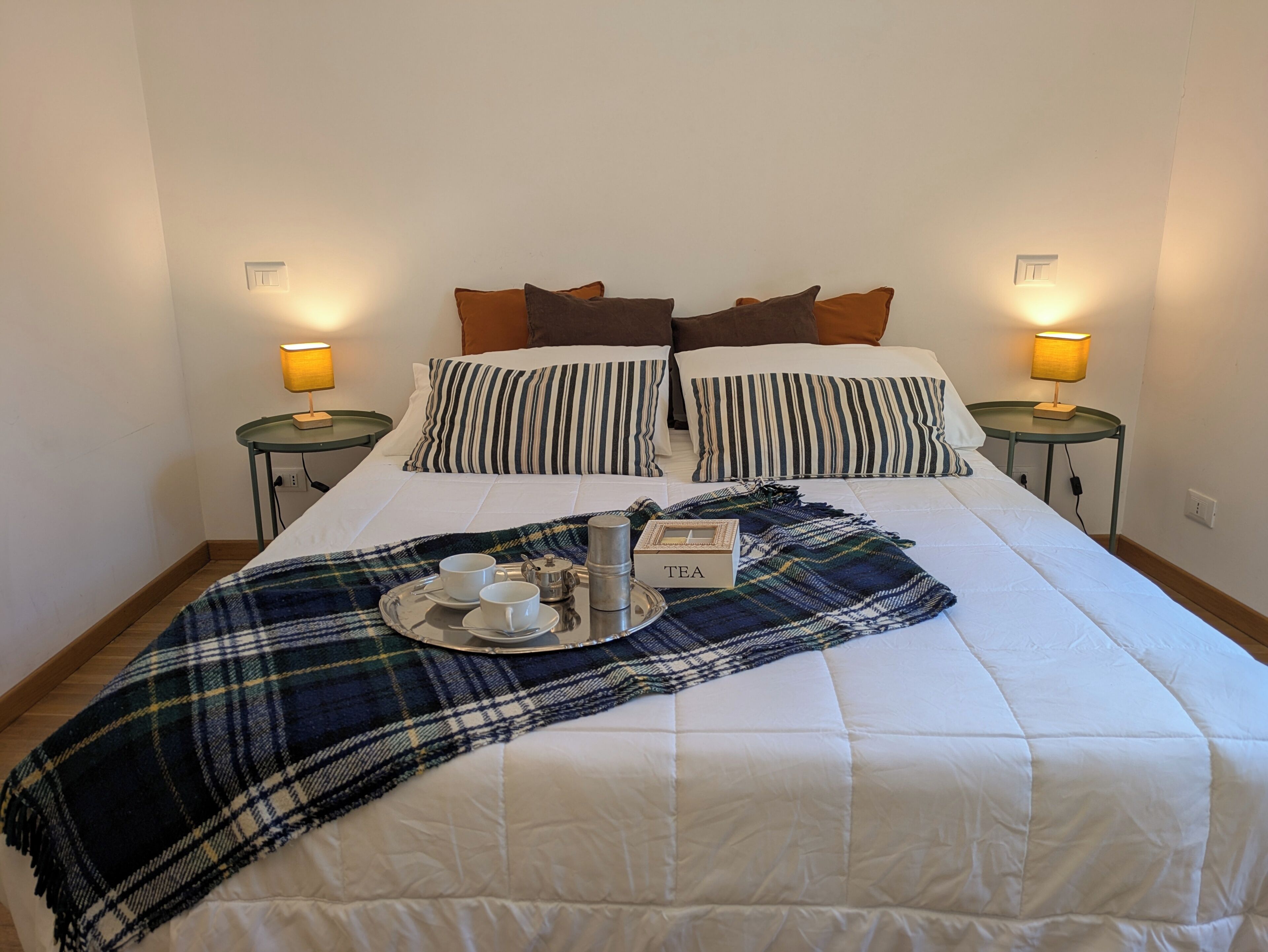 Quarto casal ou duplo, 1 cama de casal ou 2 camas de solteiro, sacada, vista para a cidade | Ferros/tábuas de passar roupa, Wi-Fi de cortesia, roupa de cama