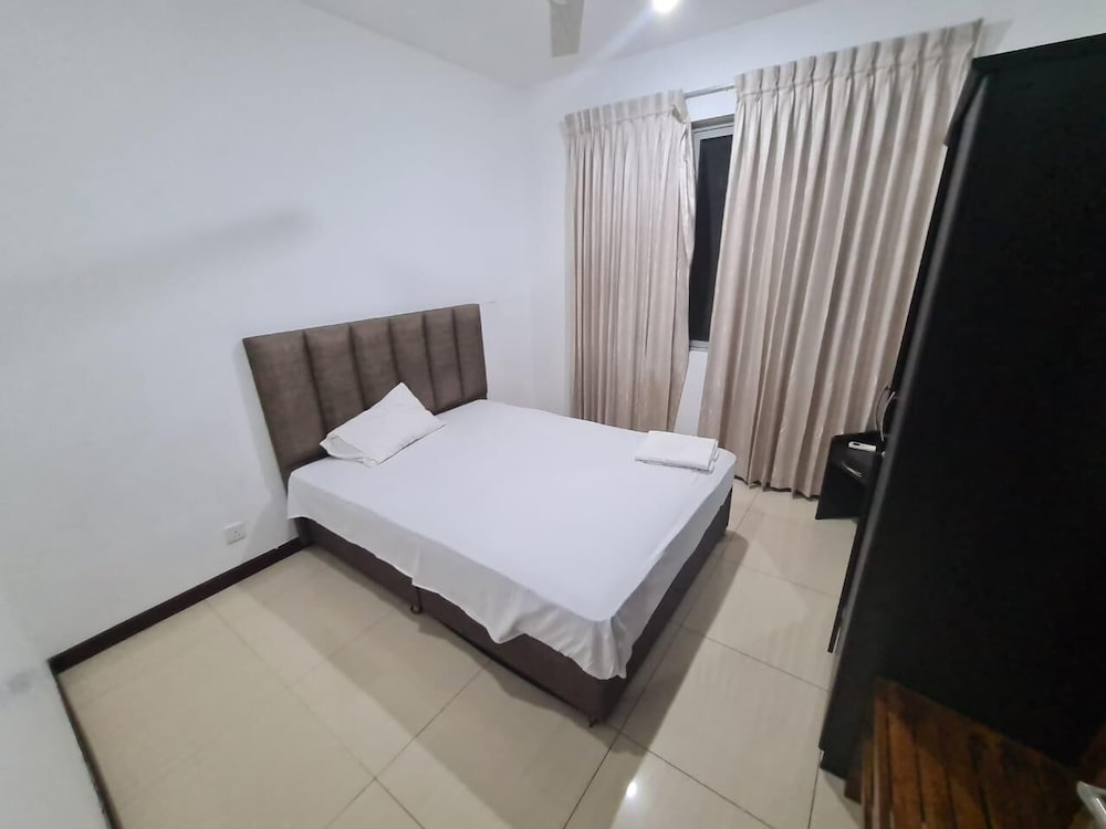 Close To Nugegoda, Parliament Complex, Major Temples And Hospitals - Colombo