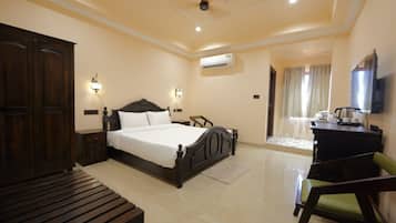 Heritage Luxury Room | Cofres nos quartos, escrivaninha, espaço de trabalho para notebook