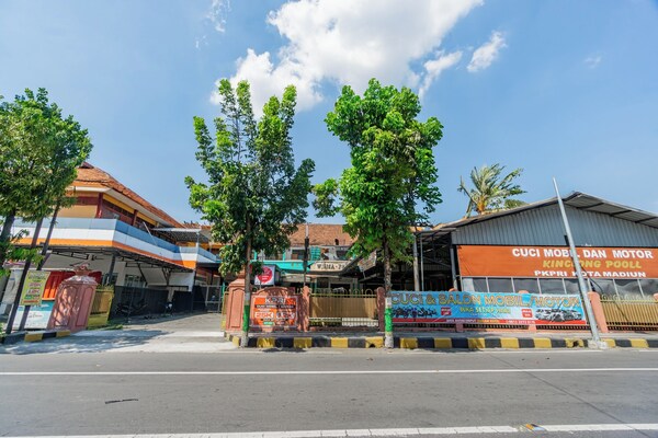 Hotel O Central Madiun Near Stasiun Kota Madiun - Madiun