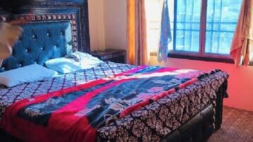 Quarto Duplo Deluxe, vista para a montanha | Quartos insonorizados, ferro/tábua de engomar, Wi-fi grátis