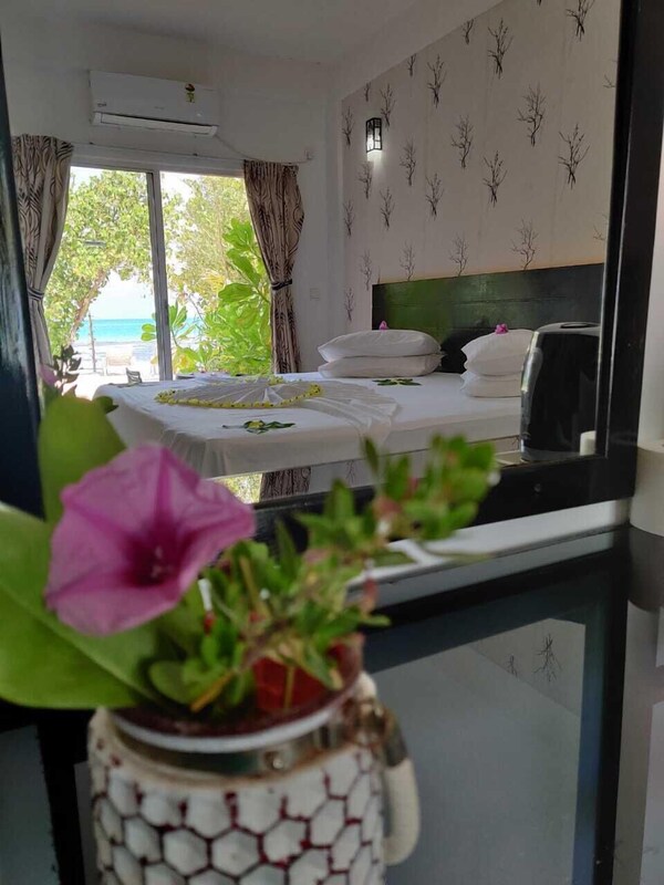 Crown Beach Villas  Bikini Beach - Maldives