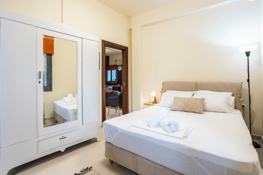 Jeannette's Seaside Getaway - Kalamata Urban Gem - Каламата