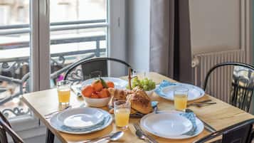 Café da manhã continental todos os dias (EUR 12 por pessoa)